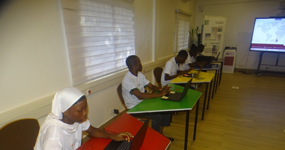 Marius CODJO BLIGUI remporte le premier prix - 24 HEURES AU BENIN